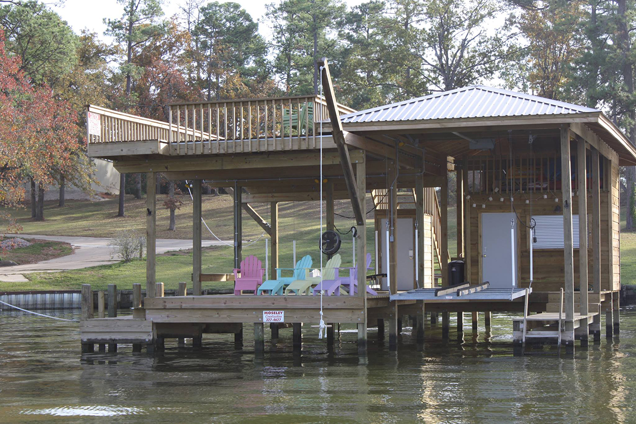 Onalaska Boathouses, Boat Lifts & Bulkheads | Moseley Construction
